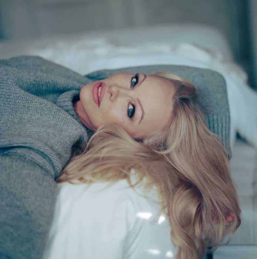 Amazing Pamela Anderson Birthday, Height, Biography, Age and Net Worth ...